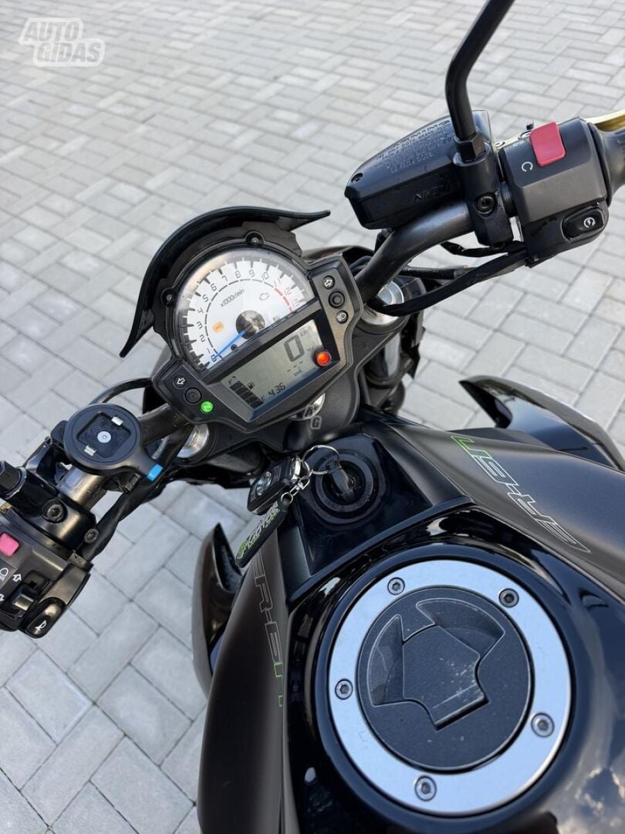 Melns Kawasaki ER 2014 Tauragė, ar dzinēja tilpumu 0.65 L un nobraukumu 32 tūkst. km par 3400 €, foto 6 vietnē AUTOMOTO.COM.LV