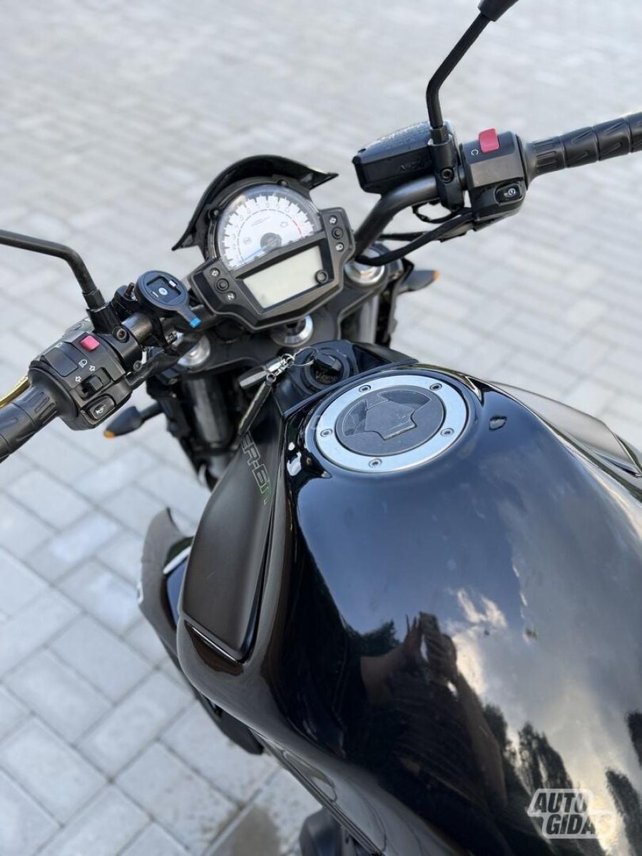 Melns Kawasaki ER 2014 Tauragė, ar dzinēja tilpumu 0.65 L un nobraukumu 32 tūkst. km par 3400 €, foto 7 vietnē AUTOMOTO.COM.LV