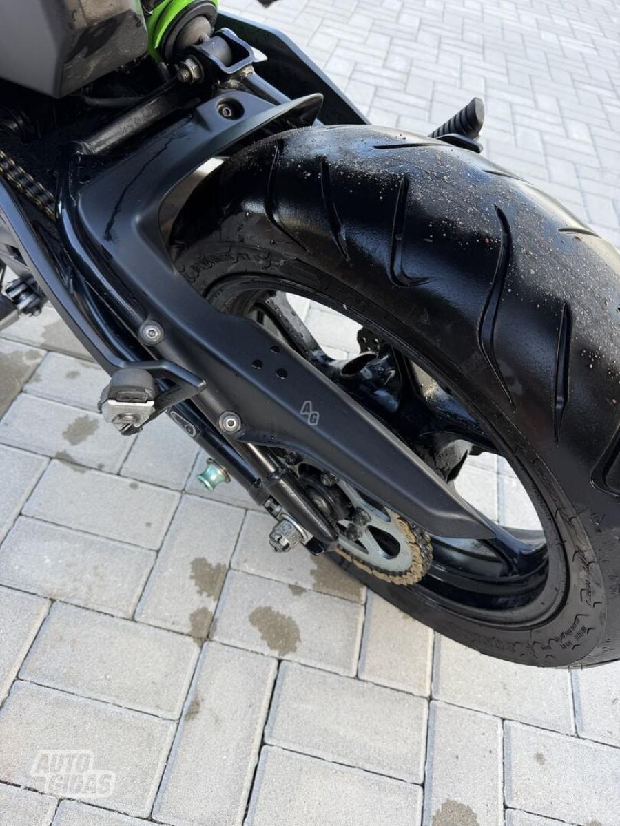 Melns Kawasaki ER 2014 Tauragė, ar dzinēja tilpumu 0.65 L un nobraukumu 32 tūkst. km par 3400 €, foto 10 vietnē AUTOMOTO.COM.LV