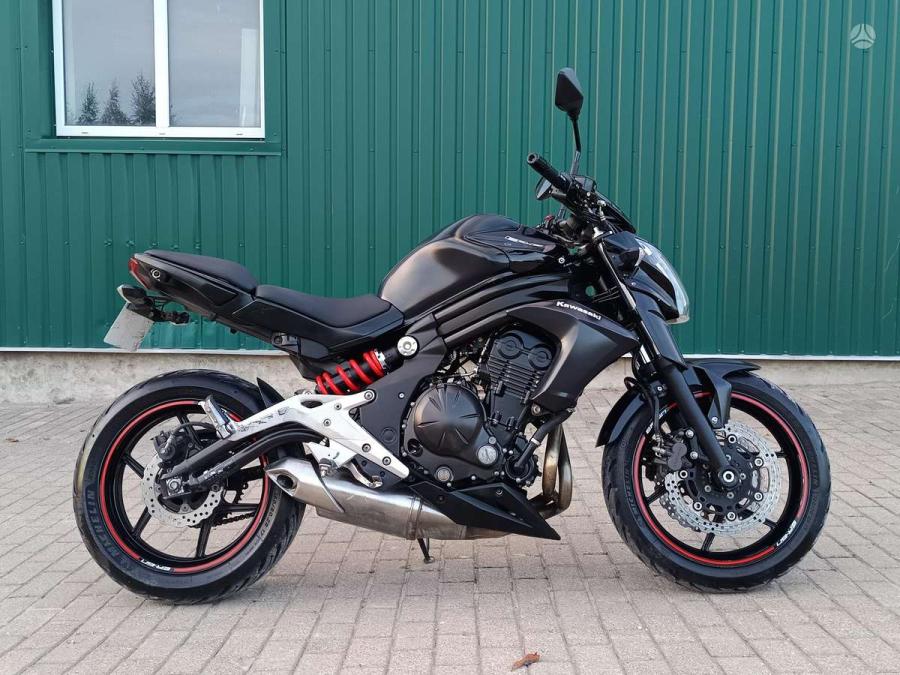 Black Kawasaki ER 2014 in Telschi, with an engine capacity of 0.65 L and mileage of 44 thousand km for 2980 €, photo 4 on AUTOMOTO.COM.LV