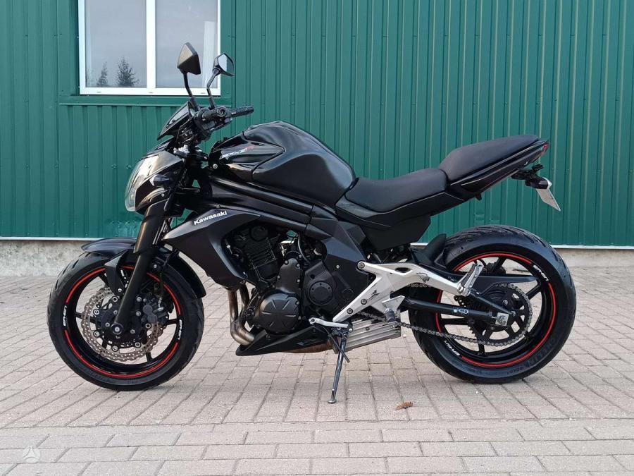 Black Kawasaki ER 2014 in Telschi, with an engine capacity of 0.65 L and mileage of 44 thousand km for 2980 €, photo 5 on AUTOMOTO.COM.LV
