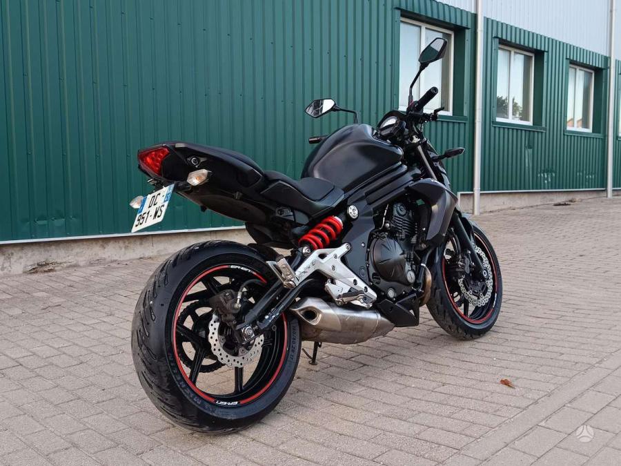Black Kawasaki ER 2014 in Telschi, with an engine capacity of 0.65 L and mileage of 44 thousand km for 2980 €, photo 6 on AUTOMOTO.COM.LV