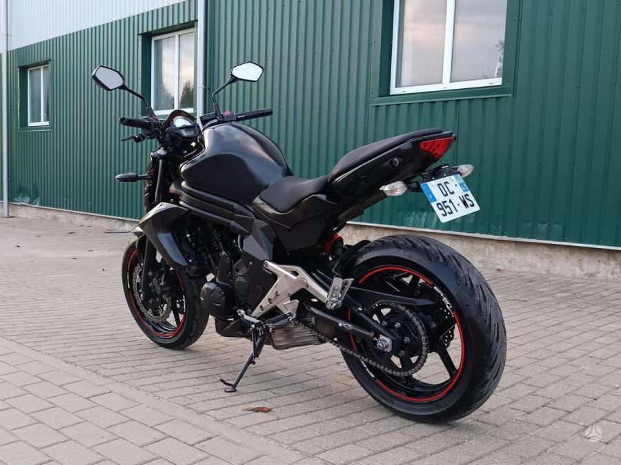 Black Kawasaki ER 2014 in Telschi, with an engine capacity of 0.65 L and mileage of 44 thousand km for 2980 €, photo 7 on AUTOMOTO.COM.LV