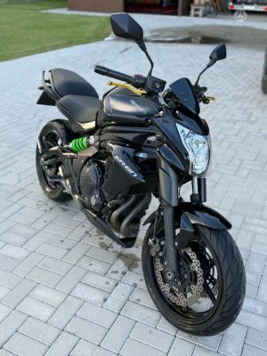 Melns Kawasaki ER 2014 Tauragė, ar dzinēja tilpumu 0.65 L un nobraukumu 32 tūkst. km par 3200 €, foto  vietnē AUTOMOTO.COM.LV