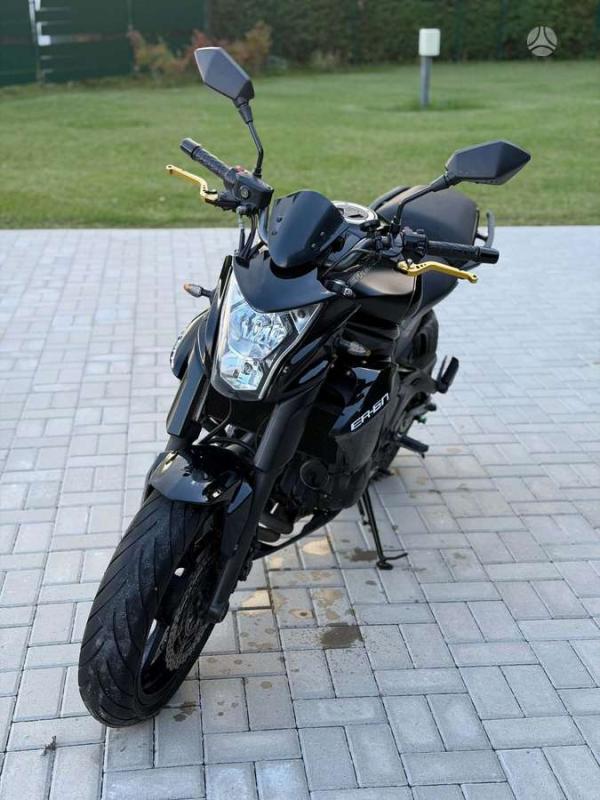 Melns Kawasaki ER 2014 Tauragė, ar dzinēja tilpumu 0.65 L un nobraukumu 32 tūkst. km par 3200 €, foto 3 vietnē AUTOMOTO.COM.LV
