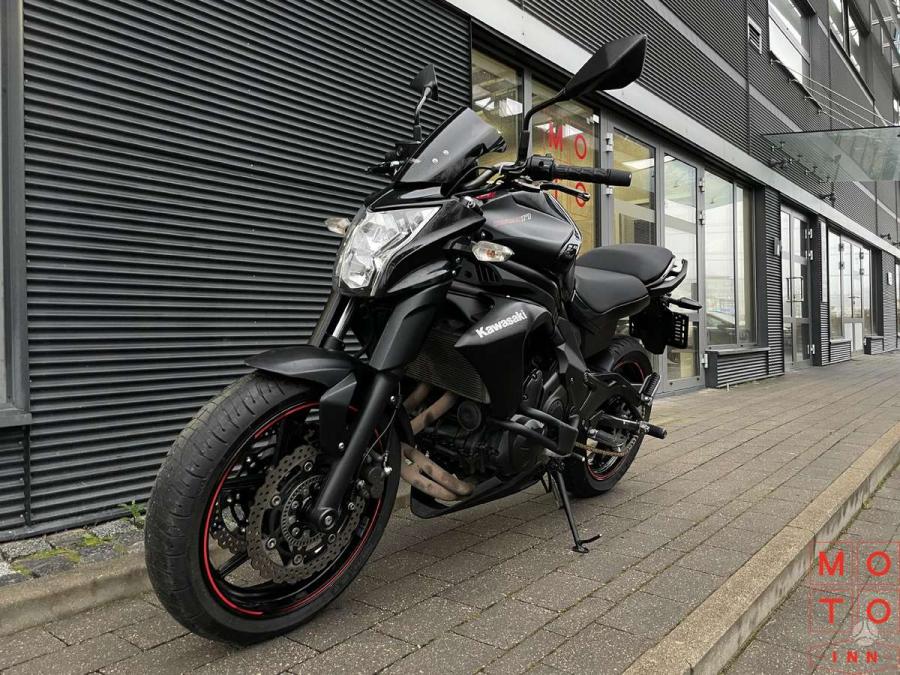 Black Kawasaki ER 2015 in Riga, with an engine capacity of 0.65 L and mileage of 30 thousand km for 3699 €, photo 1 on AUTOMOTO.COM.LV