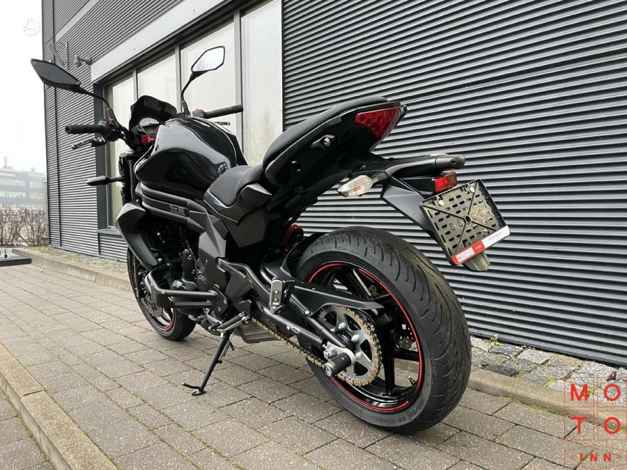 Black Kawasaki ER 2015 in Riga, with an engine capacity of 0.65 L and mileage of 30 thousand km for 3699 €, photo 3 on AUTOMOTO.COM.LV