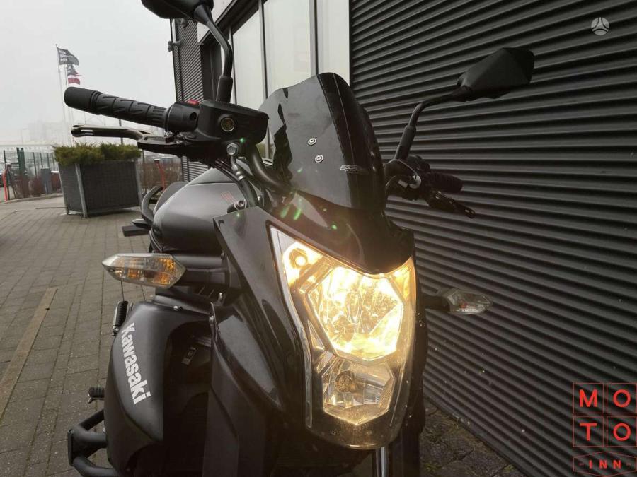 Black Kawasaki ER 2015 in Riga, with an engine capacity of 0.65 L and mileage of 30 thousand km for 3699 €, photo 15 on AUTOMOTO.COM.LV