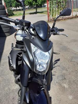 Black Kawasaki ER 2016 in Panevezys, with an engine capacity of 0.65 L and mileage of 45 thousand km for 3550 €, photo 5 on AUTOMOTO.COM.LV