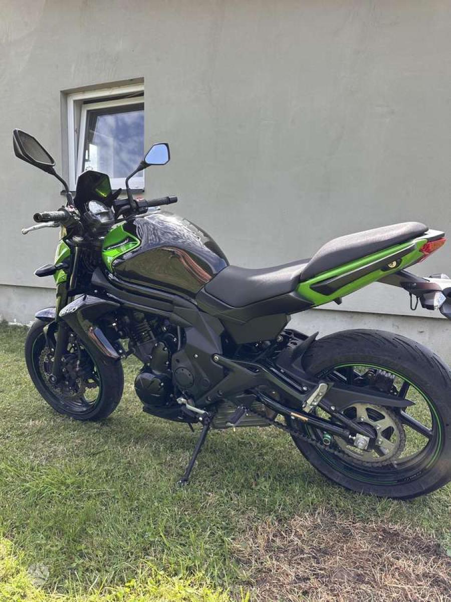 Black Kawasaki ER 2016 in Sirvintos, with an engine capacity of 0.65 L and mileage of 17 thousand km for 3350 €, photo 8 on AUTOMOTO.COM.LV