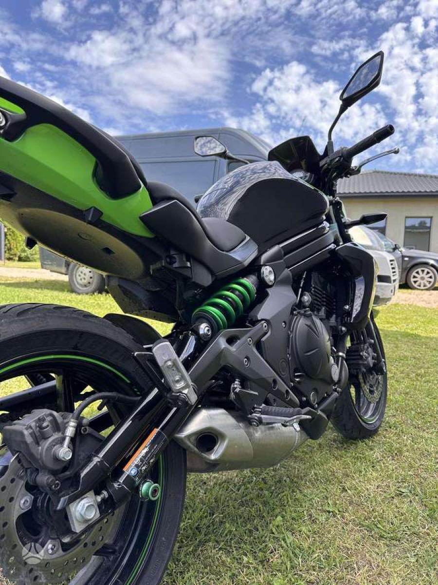 Black Kawasaki ER 2016 in Sirvintos, with an engine capacity of 0.65 L and mileage of 17 thousand km for 3350 €, photo 10 on AUTOMOTO.COM.LV