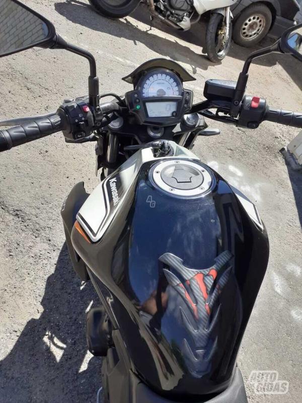Black Kawasaki ER 2016 in Panevezys, with an engine capacity of 0.65 L and mileage of 45 thousand km for 3450 €, photo 3 on AUTOMOTO.COM.LV