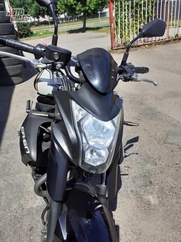 Black Kawasaki ER 2016 in Panevezys, with an engine capacity of 0.65 L and mileage of 45 thousand km for 3450 €, photo 6 on AUTOMOTO.COM.LV