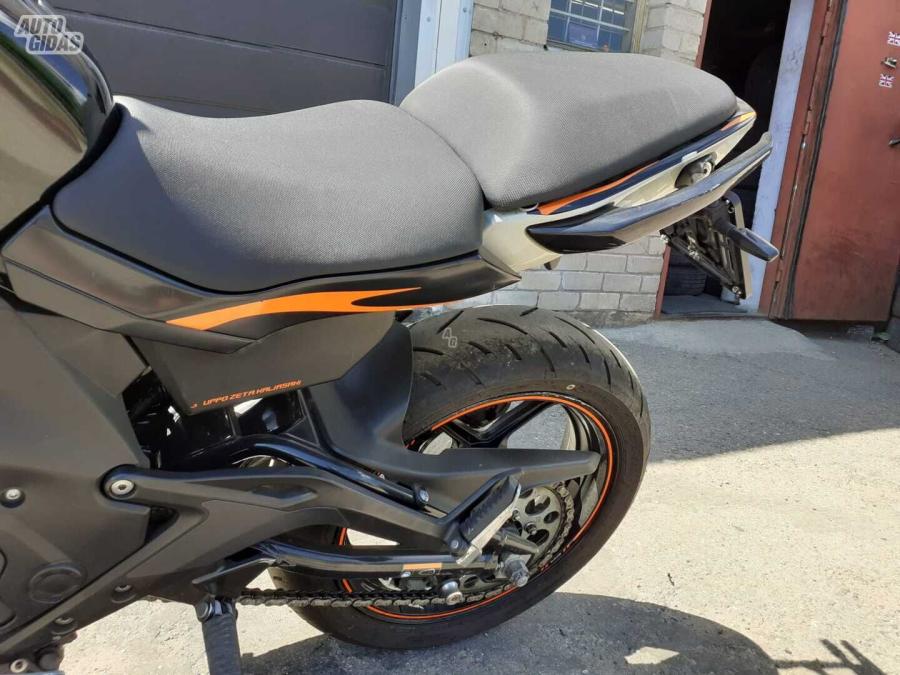 Black Kawasaki ER 2016 in Panevezys, with an engine capacity of 0.65 L and mileage of 45 thousand km for 3450 €, photo 14 on AUTOMOTO.COM.LV