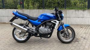 Zils Kawasaki ER 2003 Viļņa, ar dzinēja tilpumu 0.50 L un nobraukumu 50 tūkst. km par 1250 €, foto  vietnē AUTOMOTO.COM.LV