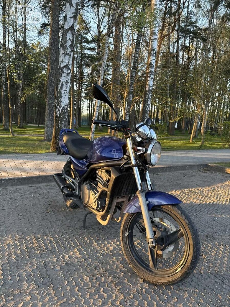 Синий Кавасаки ER 2004 в Мажейкяй, объемом двигателя 0.50 л и пробегом 57 тыс. км за 1300 €, фото 3 на AUTOMOTO.COM.LV