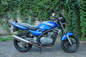 Zils Kawasaki ER 2006 Viļņa, ar dzinēja tilpumu 0.50 L un nobraukumu 25 tūkst. km par 1600 €, foto  vietnē AUTOMOTO.COM.LV