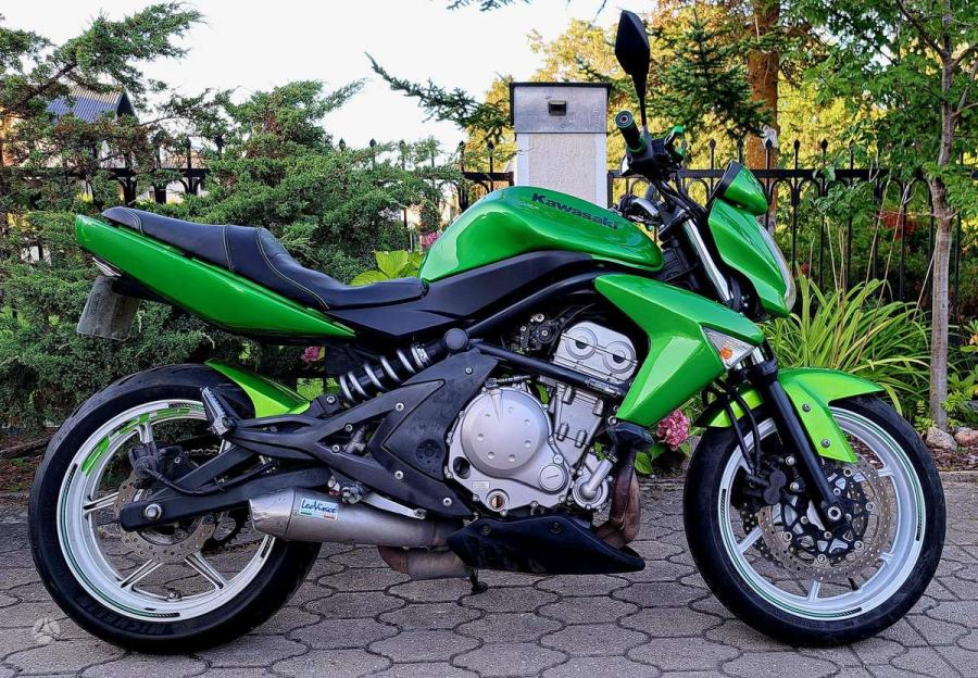 Green Kawasaki ER 2008 in Pasvalys, with an engine capacity of 0.65 L and mileage of 65 thousand km for 2050 €, photo 1 on AUTOMOTO.COM.LV