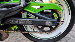 Green Kawasaki ER 2008 in Pasvalys, with an engine capacity of 0.65 L and mileage of 65 thousand km for 2050 €, photo 14 on AUTOMOTO.COM.LV
