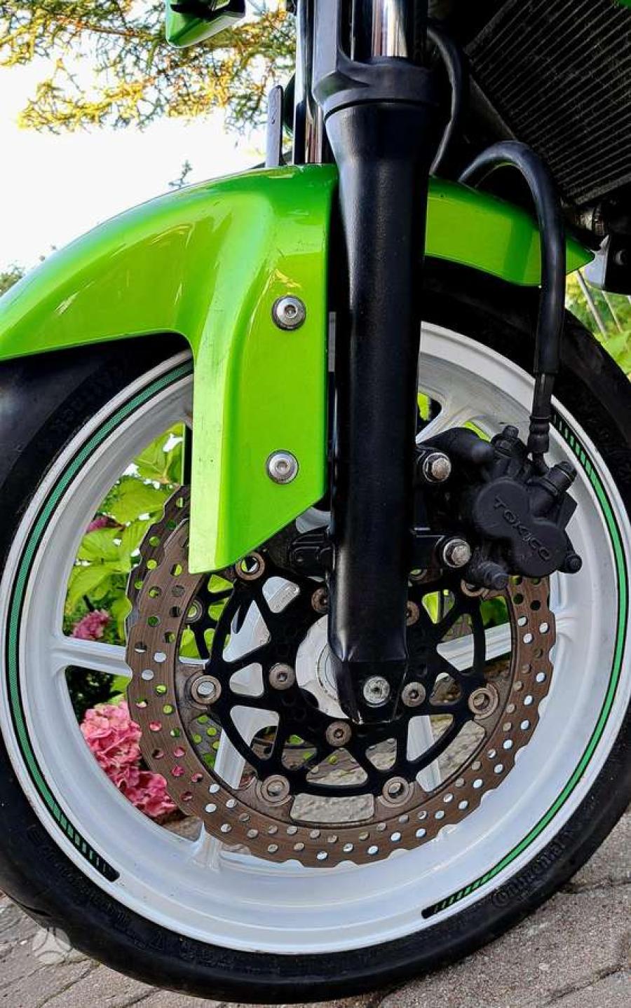Green Kawasaki ER 2008 in Pasvalys, with an engine capacity of 0.65 L and mileage of 65 thousand km for 2050 €, photo 15 on AUTOMOTO.COM.LV