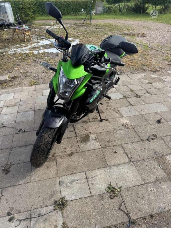 Green Kawasaki ER 2016 in Vilnius, with an engine capacity of 0.65 L and mileage of 40 thousand km for 4000 €, photo 1 on AUTOMOTO.COM.LV