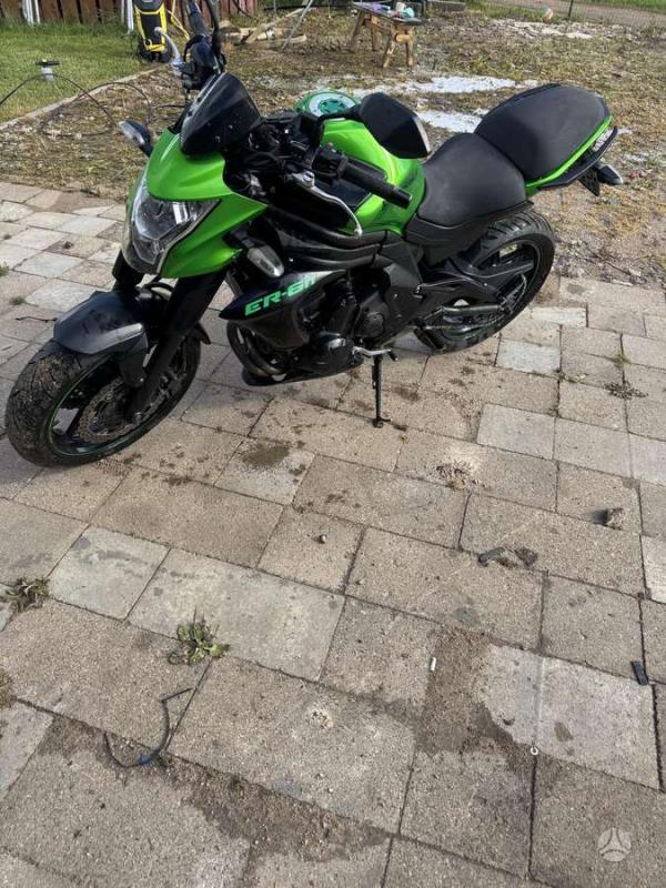 Green Kawasaki ER 2016 in Vilnius, with an engine capacity of 0.65 L and mileage of 40 thousand km for 4000 €, photo 4 on AUTOMOTO.COM.LV