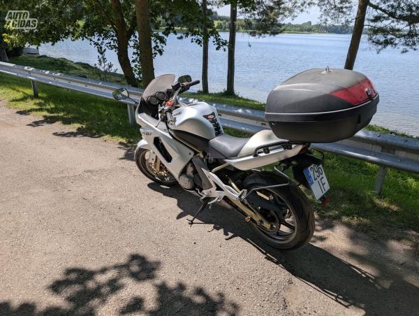 Grey Kawasaki ER 2006 in Vilnius, with an engine capacity of 0.65 L and mileage of 39 thousand km for 2400 €, photo 1 on AUTOMOTO.COM.LV