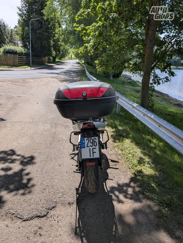 Grey Kawasaki ER 2006 in Vilnius, with an engine capacity of 0.65 L and mileage of 39 thousand km for 2400 €, photo 6 on AUTOMOTO.COM.LV
