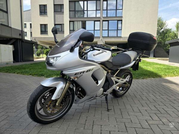 Pelēks Kawasaki ER 2006 Kauņa, ar dzinēja tilpumu 0.65 L un nobraukumu 56 tūkst. km par 2200 €, foto 1 vietnē AUTOMOTO.COM.LV