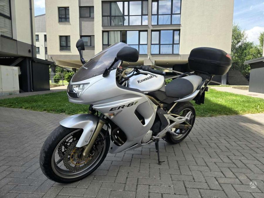 Pelēks Kawasaki ER 2006 Kauņa, ar dzinēja tilpumu 0.65 L un nobraukumu 56 tūkst. km par 2200 €, foto 1 vietnē AUTOMOTO.COM.LV