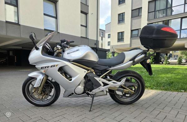 Pelēks Kawasaki ER 2006 Kauņa, ar dzinēja tilpumu 0.65 L un nobraukumu 56 tūkst. km par 2200 €, foto 2 vietnē AUTOMOTO.COM.LV