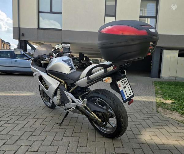 Pelēks Kawasaki ER 2006 Kauņa, ar dzinēja tilpumu 0.65 L un nobraukumu 56 tūkst. km par 2200 €, foto 3 vietnē AUTOMOTO.COM.LV