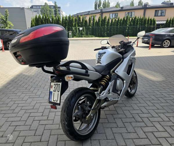 Pelēks Kawasaki ER 2006 Kauņa, ar dzinēja tilpumu 0.65 L un nobraukumu 56 tūkst. km par 2200 €, foto 8 vietnē AUTOMOTO.COM.LV