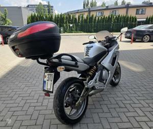 Pelēks Kawasaki ER 2006 Kauņa, ar dzinēja tilpumu 0.65 L un nobraukumu 56 tūkst. km par 2200 €, foto 9 vietnē AUTOMOTO.COM.LV