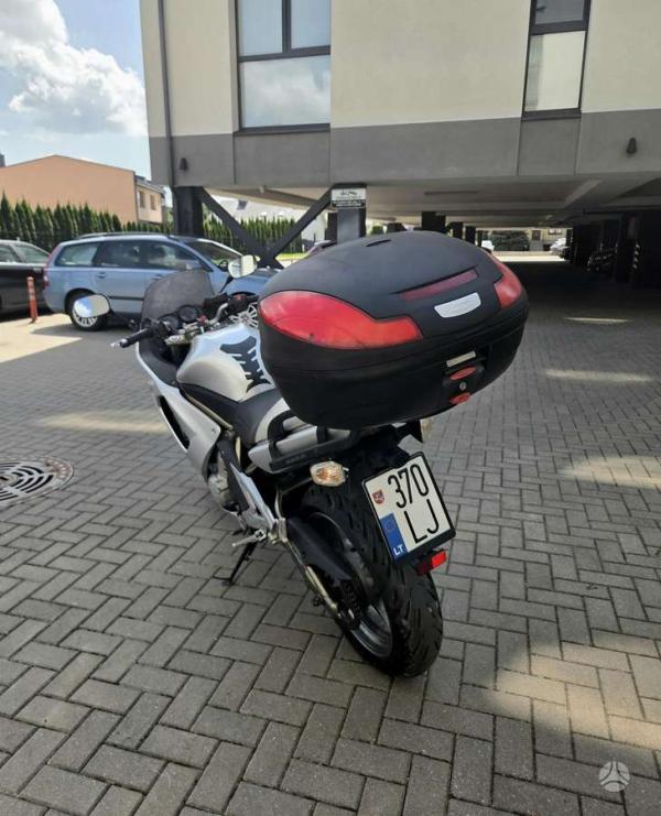 Pelēks Kawasaki ER 2006 Kauņa, ar dzinēja tilpumu 0.65 L un nobraukumu 56 tūkst. km par 2200 €, foto 9 vietnē AUTOMOTO.COM.LV
