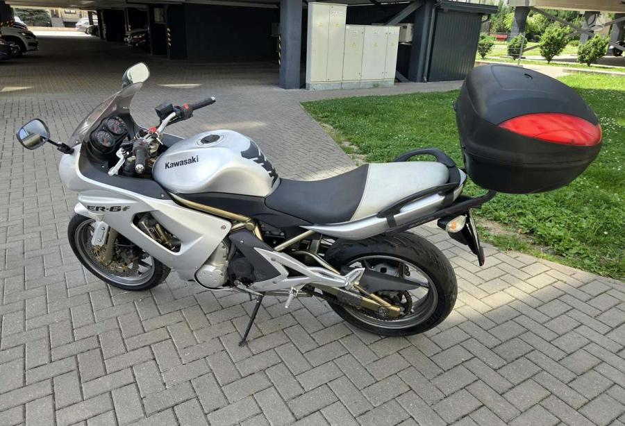 Pelēks Kawasaki ER 2006 Kauņa, ar dzinēja tilpumu 0.65 L un nobraukumu 56 tūkst. km par 2200 €, foto 11 vietnē AUTOMOTO.COM.LV