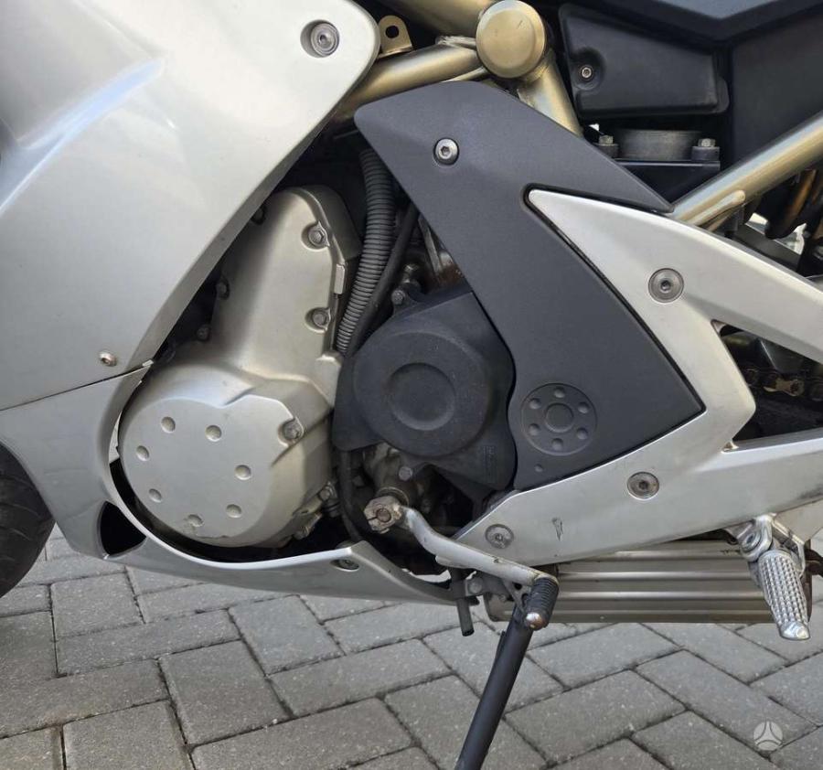 Pelēks Kawasaki ER 2006 Kauņa, ar dzinēja tilpumu 0.65 L un nobraukumu 56 tūkst. km par 2200 €, foto 16 vietnē AUTOMOTO.COM.LV