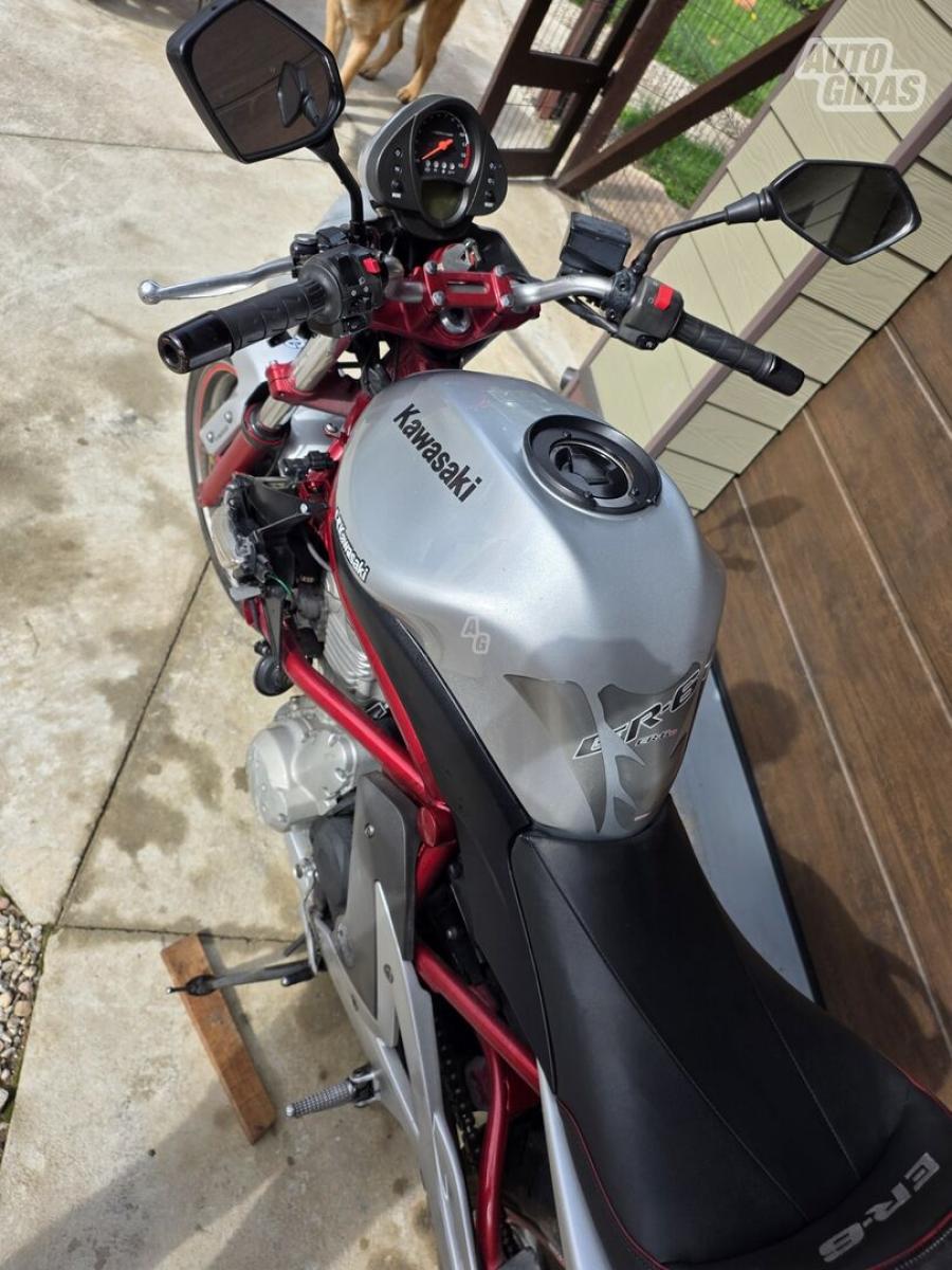 Grey Kawasaki ER 2006 in Pasvalys, with an engine capacity of 0.65 L and mileage of 60 thousand km for 1299 €, photo 13 on AUTOMOTO.COM.LV