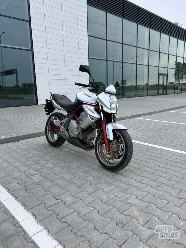 Pelēks Kawasaki ER 2006 Klaipėda, ar dzinēja tilpumu 0.65 L un nobraukumu 24 tūkst. km par 2000 €, foto 4 vietnē AUTOMOTO.COM.LV