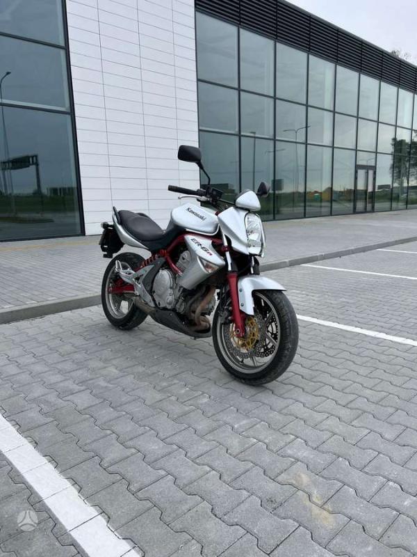 Pelēks Kawasaki ER 2006 Klaipėda, ar dzinēja tilpumu 0.65 L un nobraukumu 24 tūkst. km par 2000 €, foto 1 vietnē AUTOMOTO.COM.LV