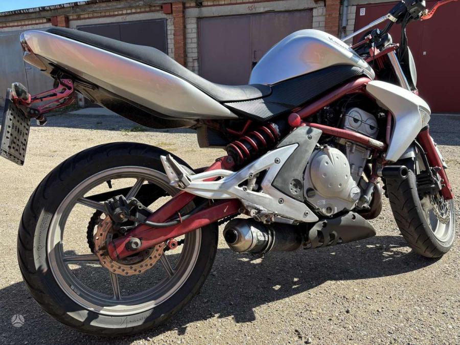 Grey Kawasaki ER 2008 in Klaipeda, with an engine capacity of 0.65 L and mileage of 45 thousand km for 1600 €, photo 5 on AUTOMOTO.COM.LV