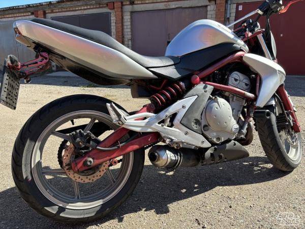 Кавасаки ER 2008 в Клайпеда на AUTOMOTO.COM.LV Серый Кавасаки ER 2008 в Клайпеда, объемом двигателя 0.65 л и пробегом 69 тыс. км за 1200 €, фото 5 на AUTOMOTO.COM.LV