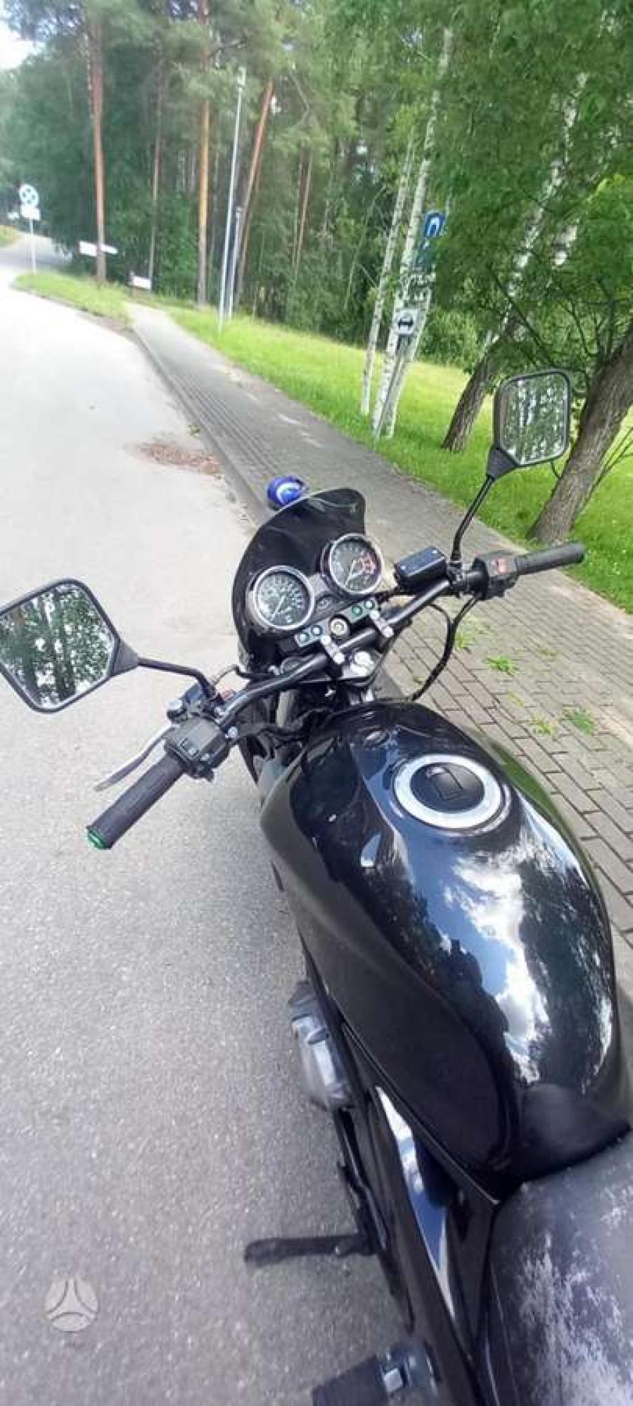 Kawasaki ER 2002 in Visaginas, with an engine capacity of 0.50 L and mileage of 42 thousand km for 1099 €, photo 5 on AUTOMOTO.COM.LV
