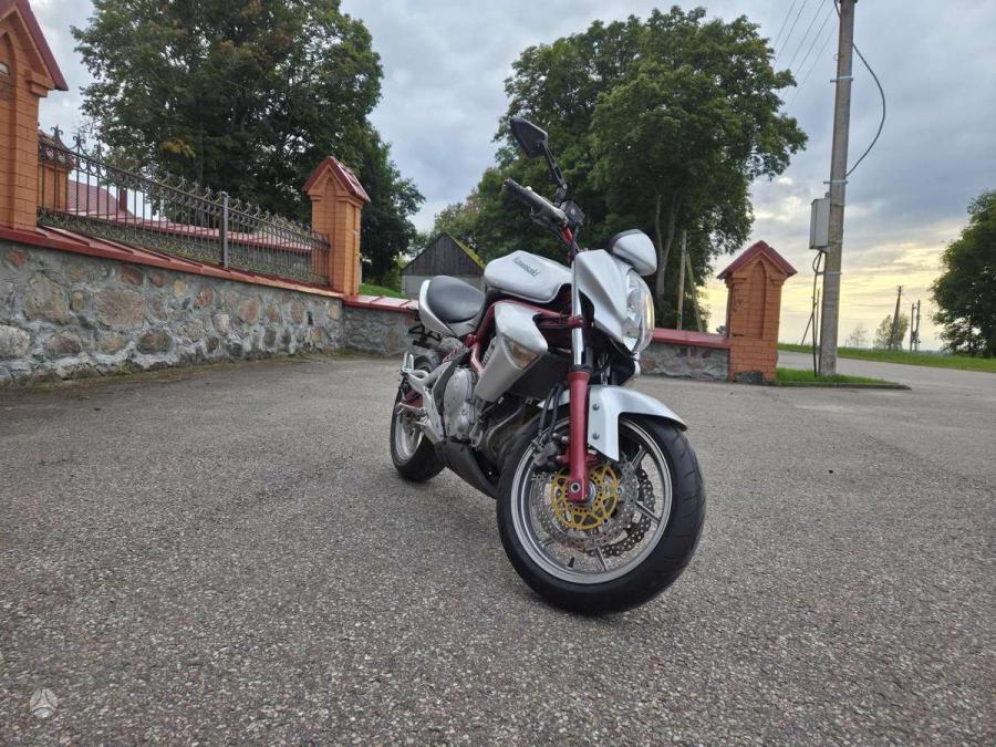 Kawasaki ER 2006 in Vilnius, with an engine capacity of 0.65 L and mileage of 44 thousand km for 1850 €, photo 4 on AUTOMOTO.COM.LV
