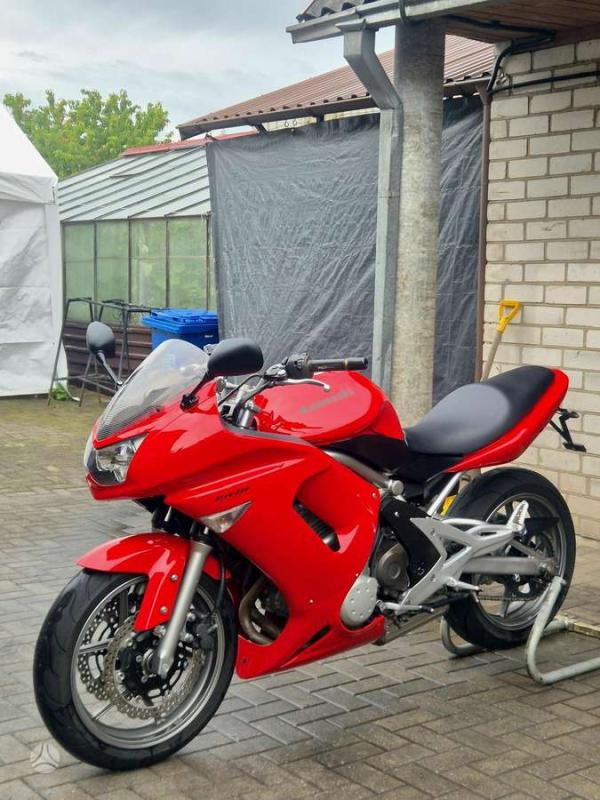 Kawasaki ER 2007 Prienai, ar dzinēja tilpumu 0.65 L un nobraukumu 45 tūkst. km par 2550 €, foto 2 vietnē AUTOMOTO.COM.LV