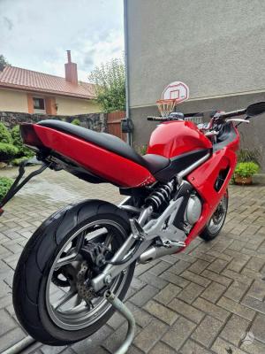 Kawasaki ER 2007 Prienai, ar dzinēja tilpumu 0.65 L un nobraukumu 45 tūkst. km par 2550 €, foto 8 vietnē AUTOMOTO.COM.LV
