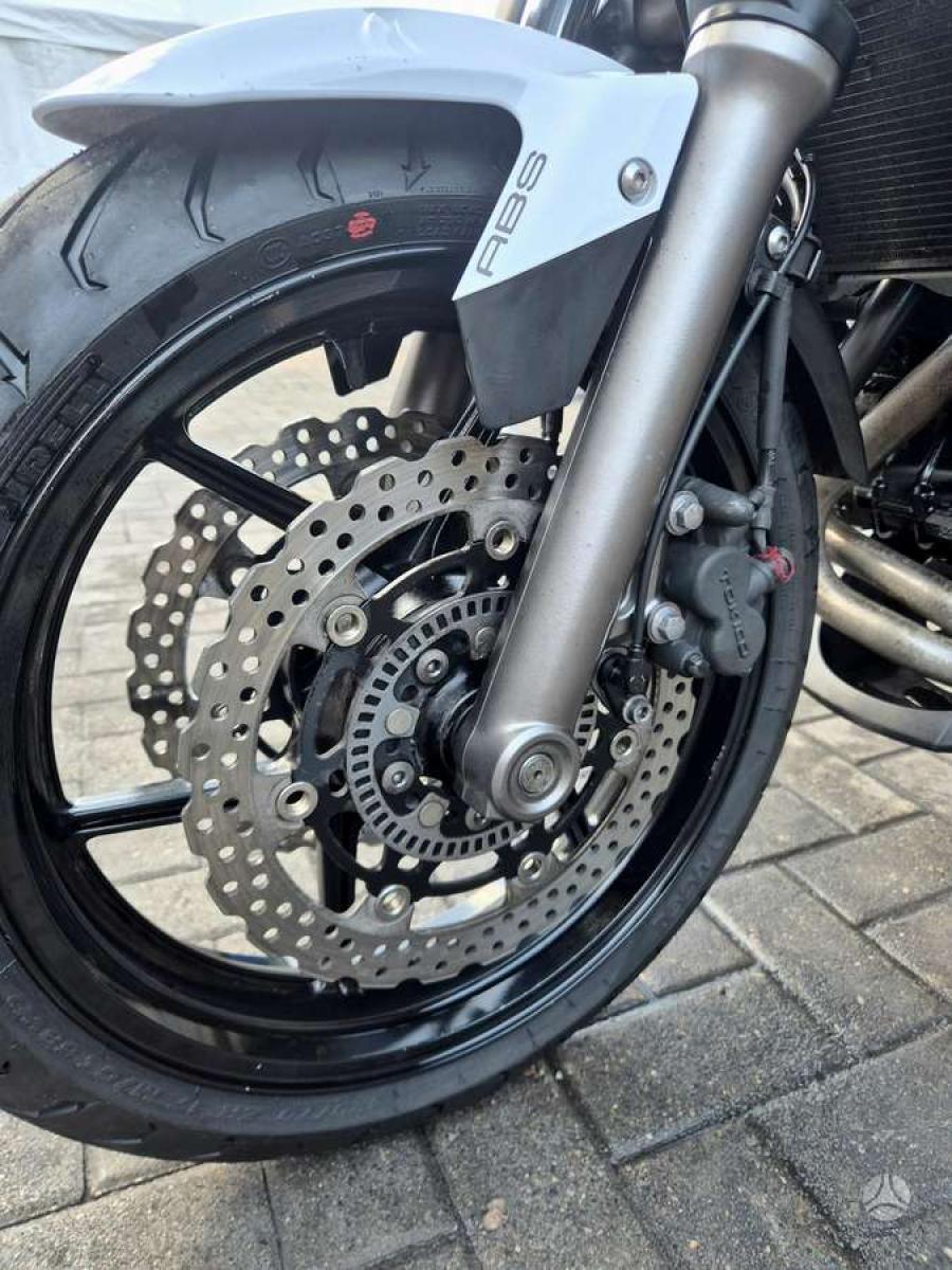 Kawasaki ER 2009 Prienai, ar dzinēja tilpumu 0.65 L un nobraukumu 42 tūkst. km par 2950 €, foto 24 vietnē AUTOMOTO.COM.LV