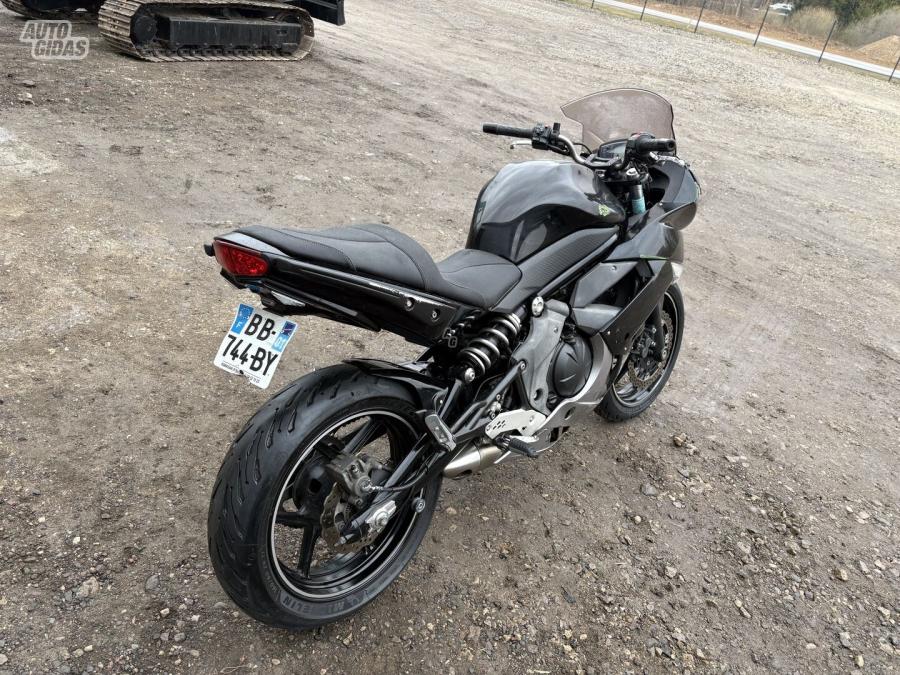 Kawasaki ER 2010 Kelmė, ar dzinēja tilpumu 0.65 L un nobraukumu 40 tūkst. km par 1630 €, foto 4 vietnē AUTOMOTO.COM.LV