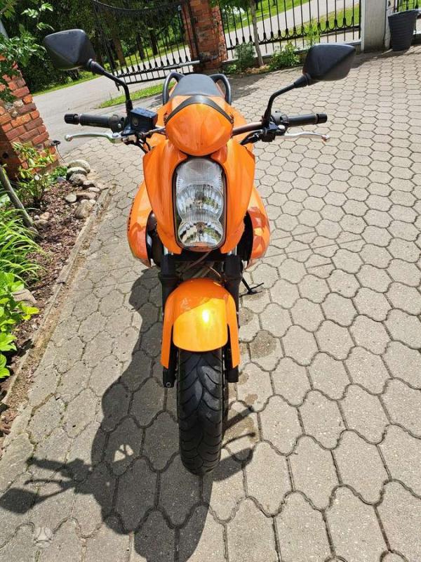Orange Kawasaki ER 2007 in Pasvalys, with an engine capacity of 0.65 L and mileage of 50 thousand km for 2250 €, photo 4 on AUTOMOTO.COM.LV