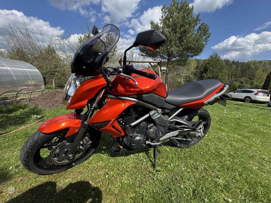 Orange Kawasaki ER 2009 in Ignalina, with an engine capacity of 0.65 L and mileage of 26 thousand km for 2540 €, photo 4 on AUTOMOTO.COM.LV